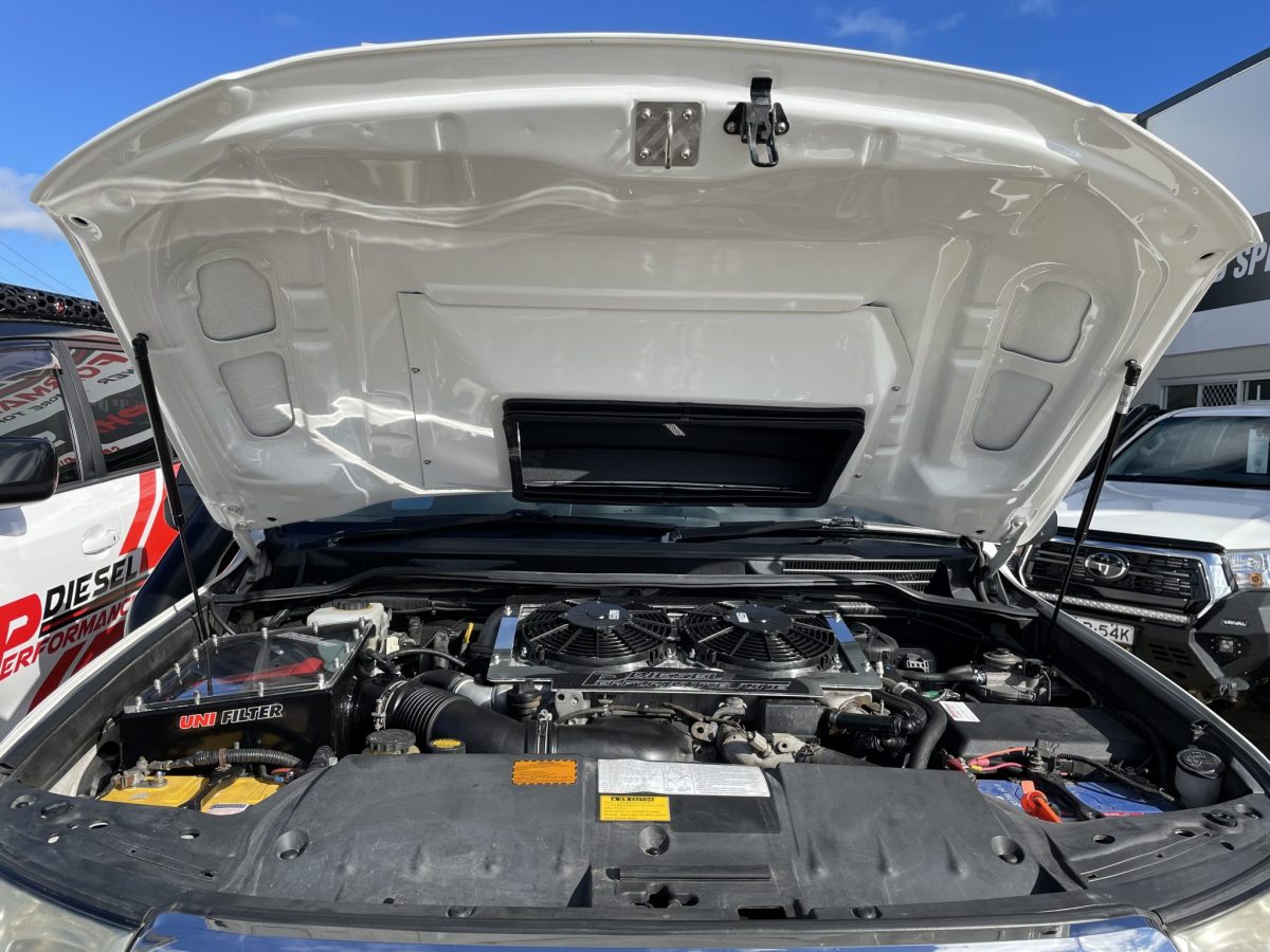DPT LC200 Modified Bonnet with Scoop - Diesel Performance Tune