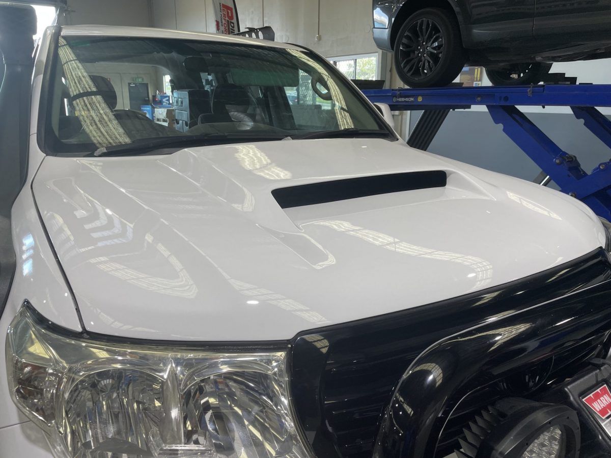 DPT LC200 Modified Bonnet with Scoop - Diesel Performance Tune