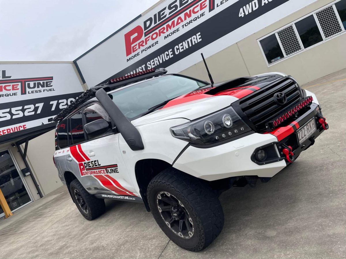 DPT LC200 Modified Bonnet with Scoop - Diesel Performance Tune