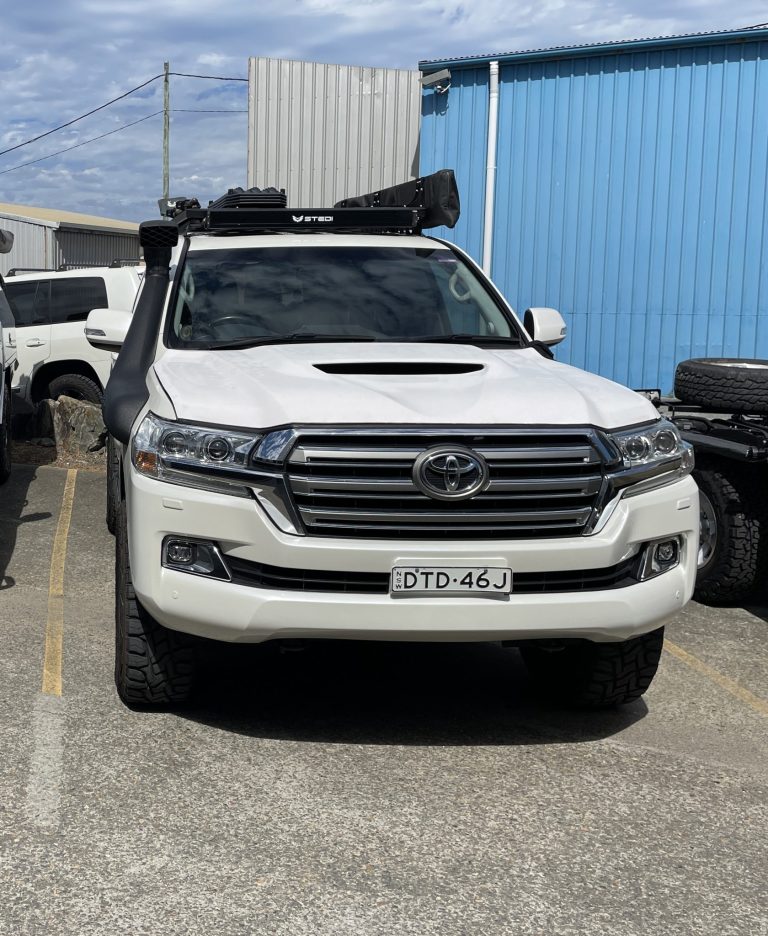 DPT LC200 Modified Bonnet with Scoop - Diesel Performance Tune